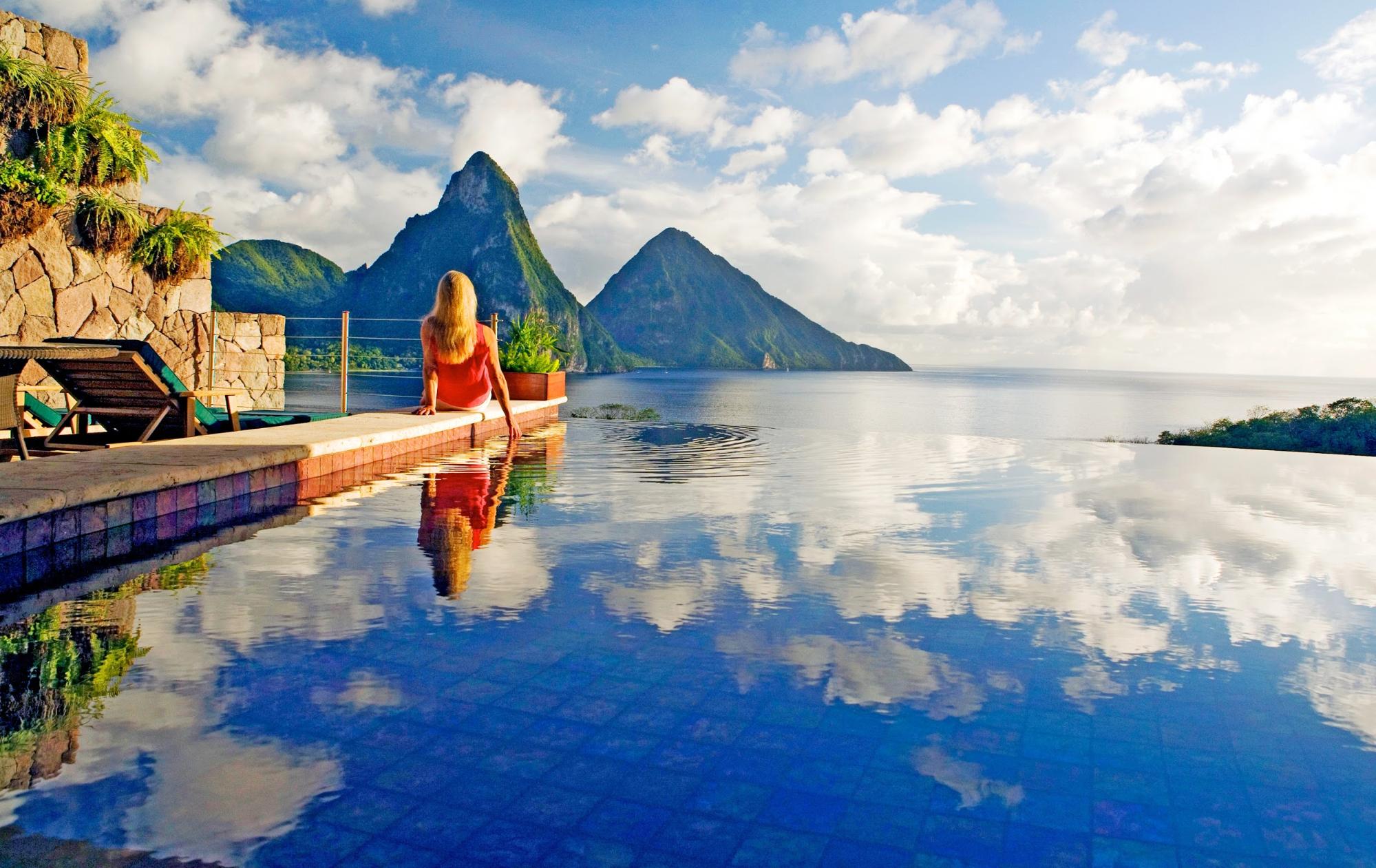 15 Beautiful Infinity Pools You Will Travel Across The World Just To ...