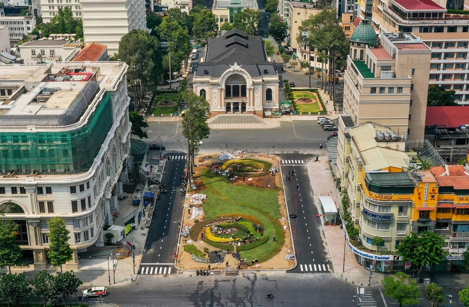 Ho Chi Minh City Metro Line's Opera House Station Is Built