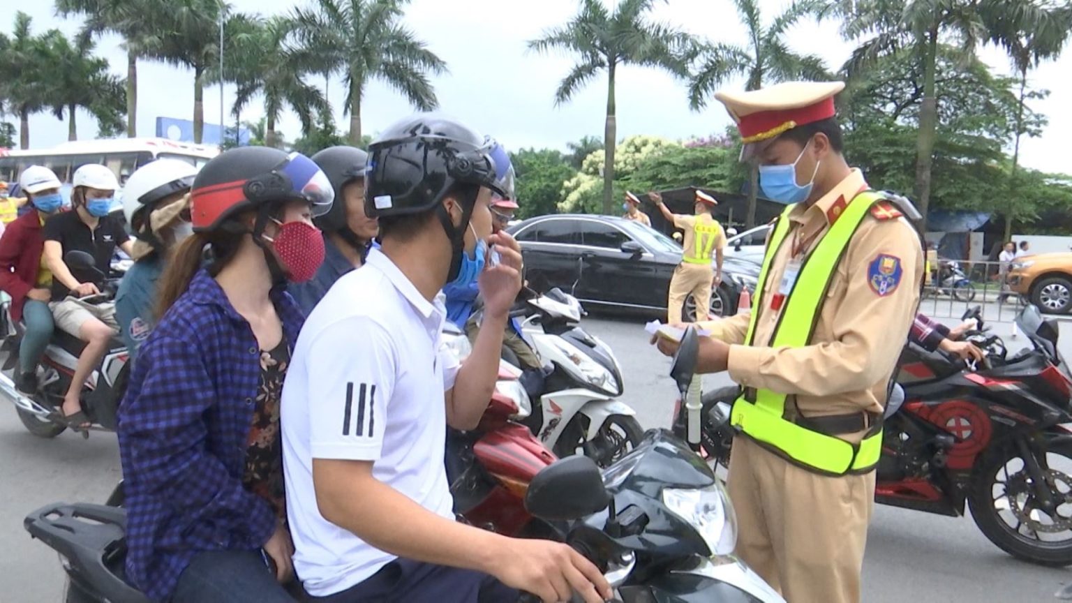 12 Traffic Rules To Know Before You Hit The Road In Vietnam, So You Can ...