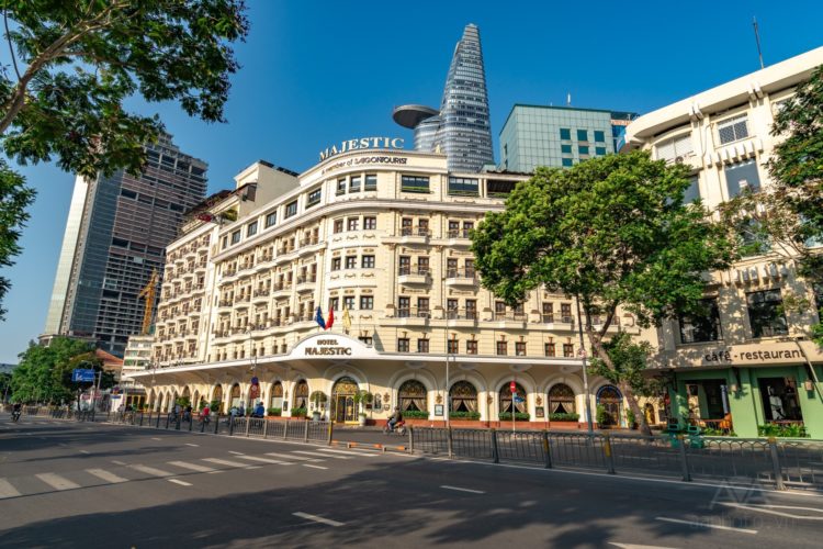 21 Photos Of Saigon Landmarks Then & Now (Sài Gòn Xưa & Nay)