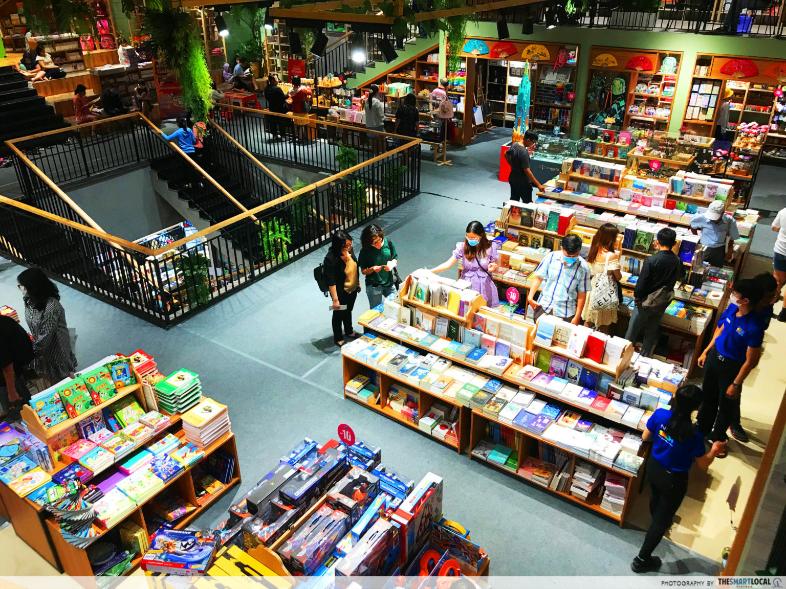 Phuong Nam Book City Saigon Center Guide: Where HCMC Bookworms Can Read ...