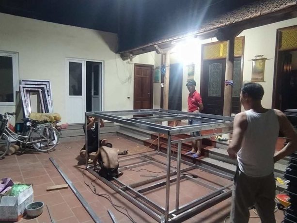 Man Makes Aircon Booths To Save Medical Workers From A Heatwave