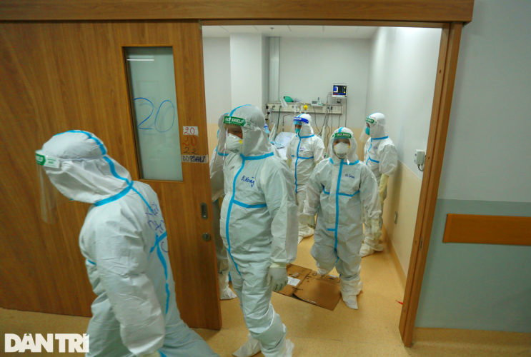 Inside A Saigon Covid-19 Hospital Where Critical Patients Are Treated