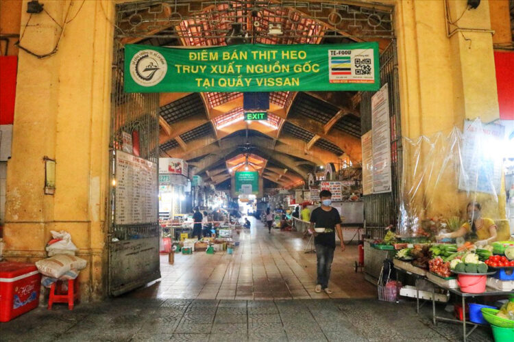 Historic Bến Thành Market Reopens, Scan Your QR Codes To Check In