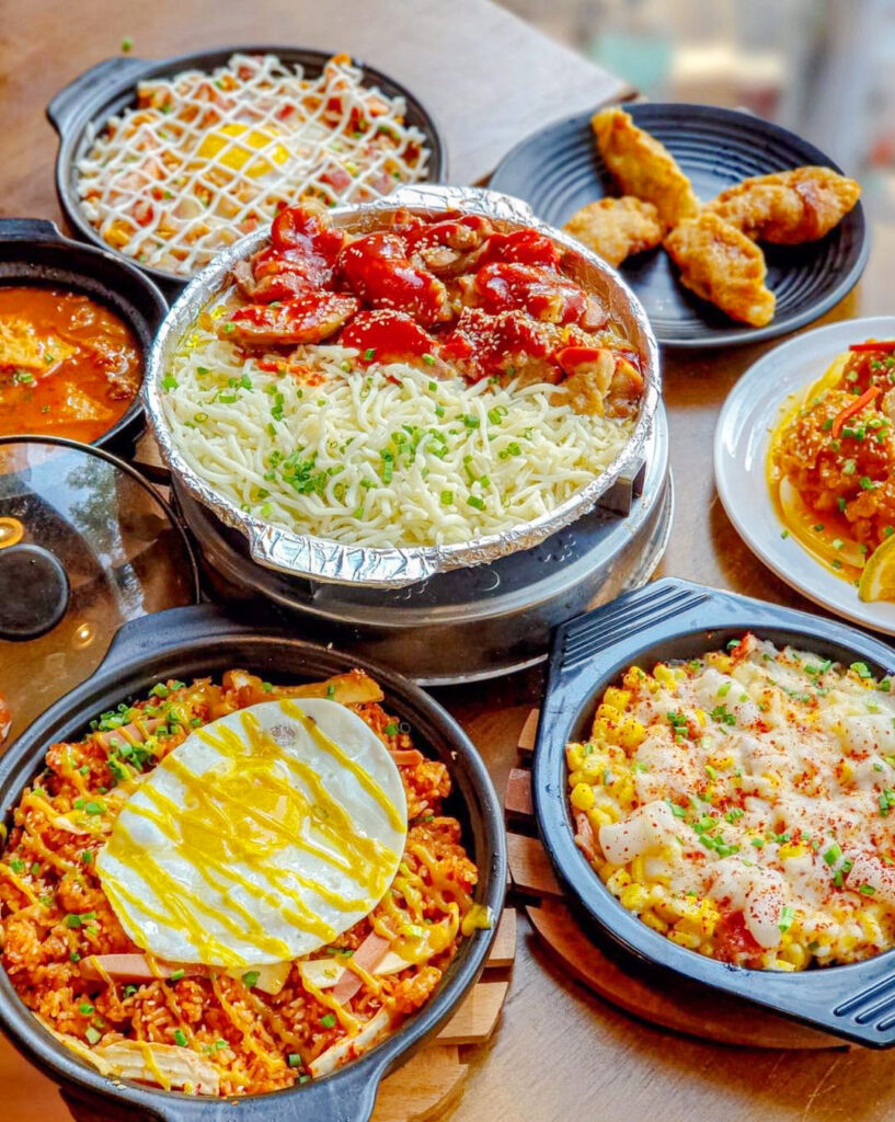 Hẻm Fast Food In Saigon: Insta-worthy Cheese-loaded Korean Dishes