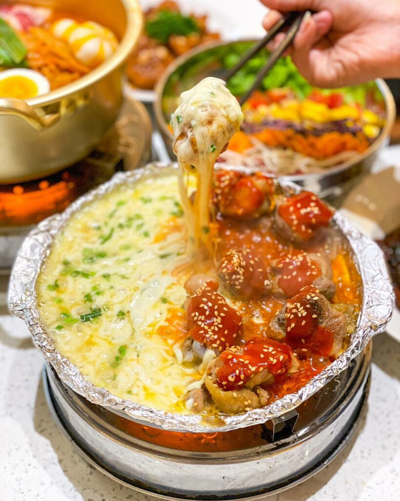Hẻm Fast Food In Saigon: Insta-worthy Cheese-loaded Korean Dishes