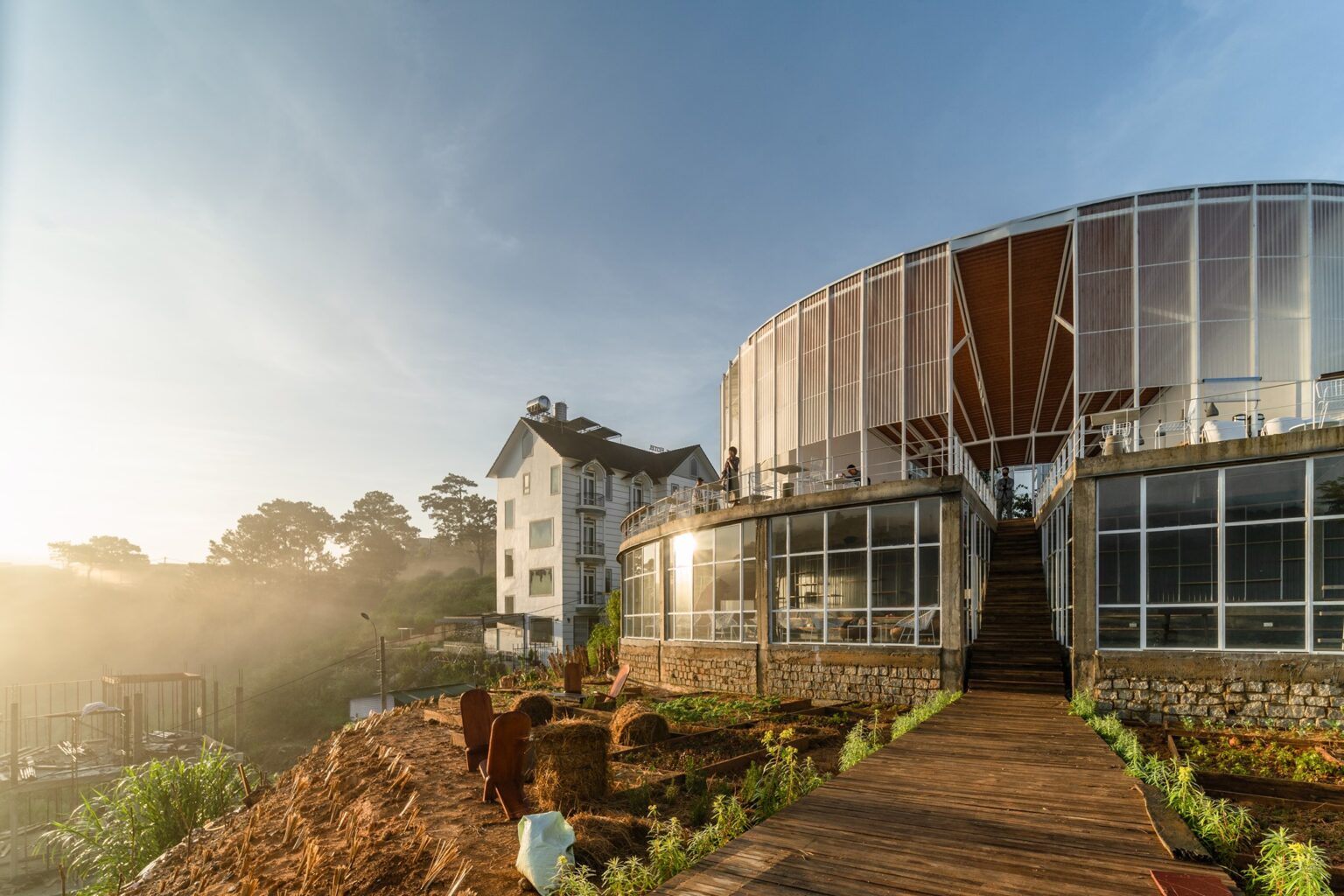 The LOOP Boutique Hotel & Cafe: Stunning 360° Views Over Da Lat