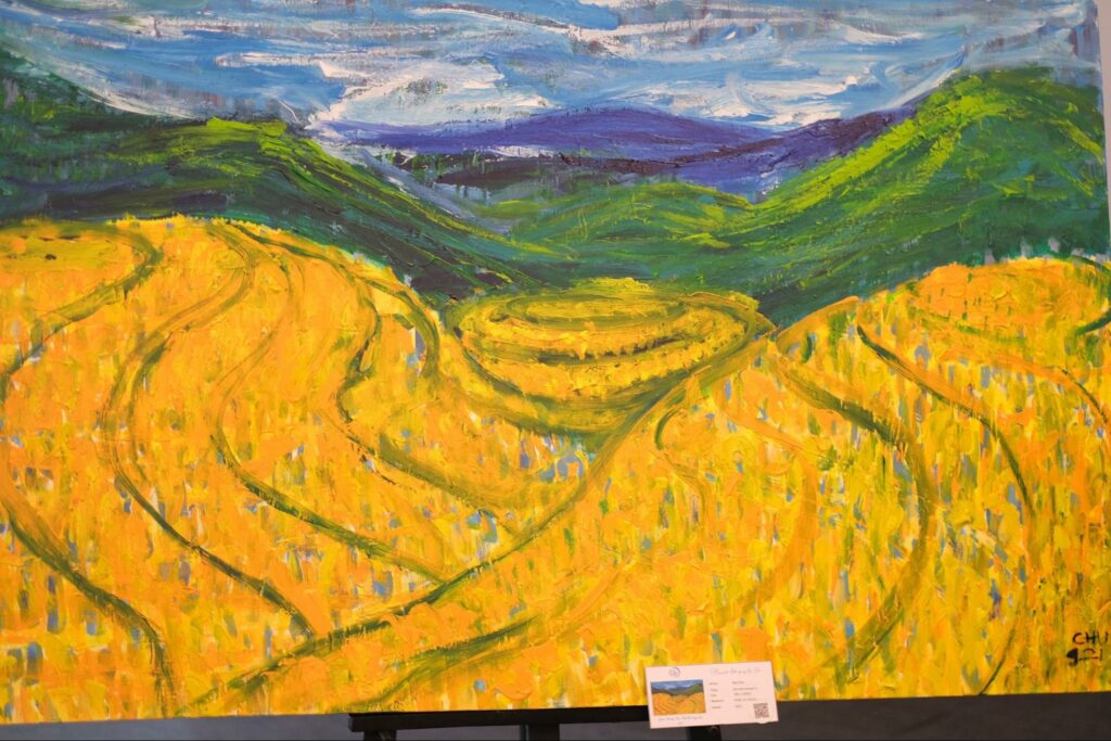 Young Vietnamese painter Xèo Chu exhibited his works in Dubai