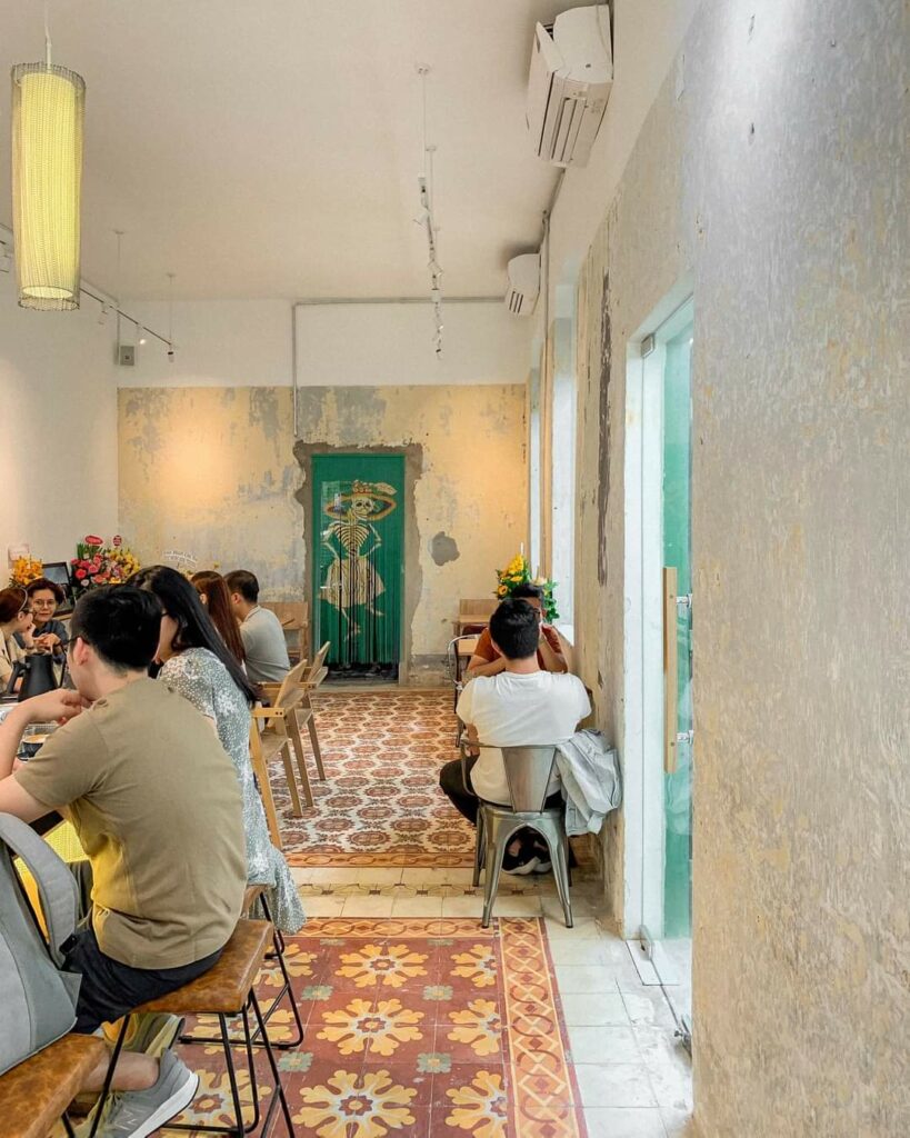 The Hummingbird Cafe & Roastery: Saigon Alley Vintage Coffeehouse