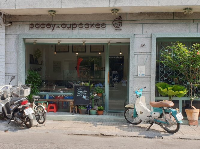 Pacey Cupcakes: Saigon Vintage Cupcakery Inside A Modernist House