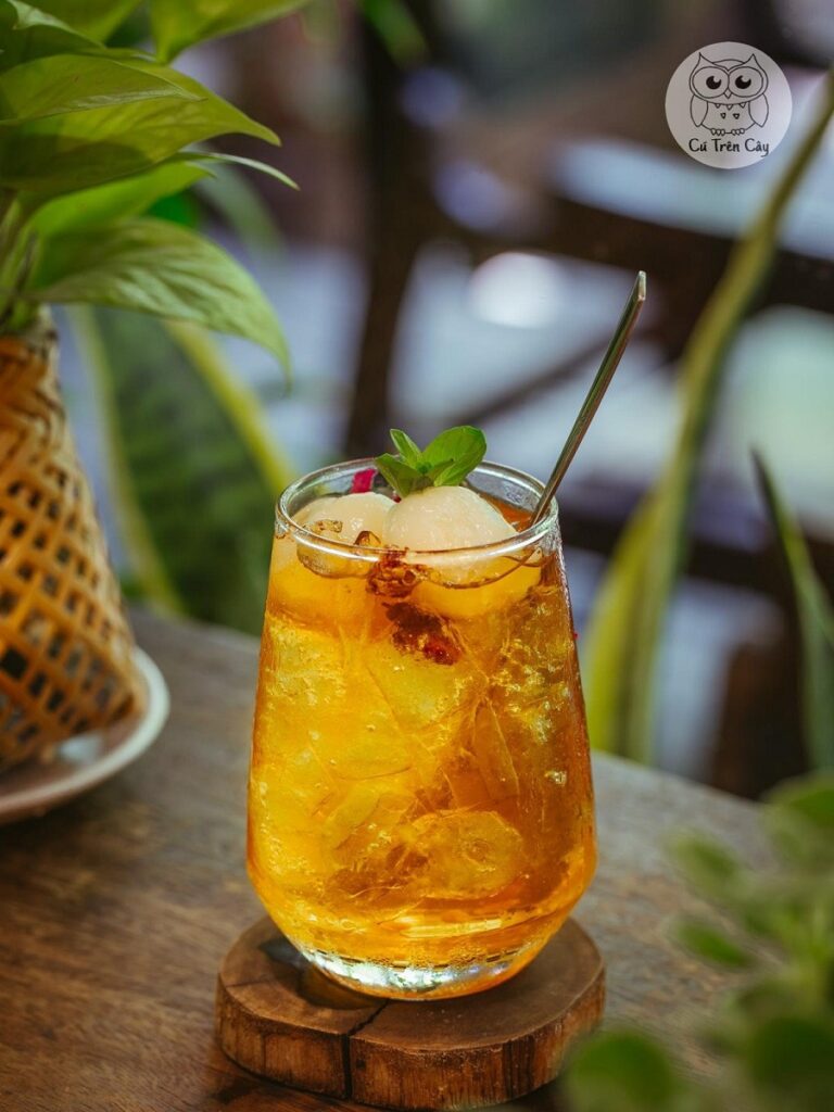 Cú Trên Cây Coffee & Beer, Saigon: Drinks & Potted Plants In A Cafe