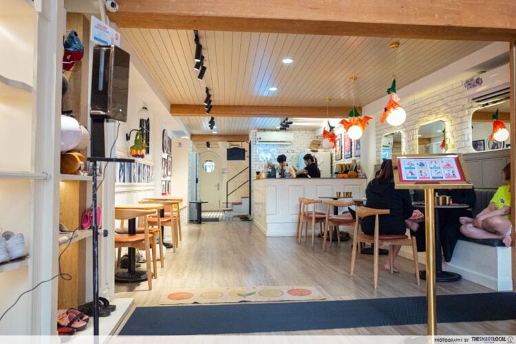 CATFE, Saigon: Cat Cafe With A Snack Buffet And Unlimited Drinks