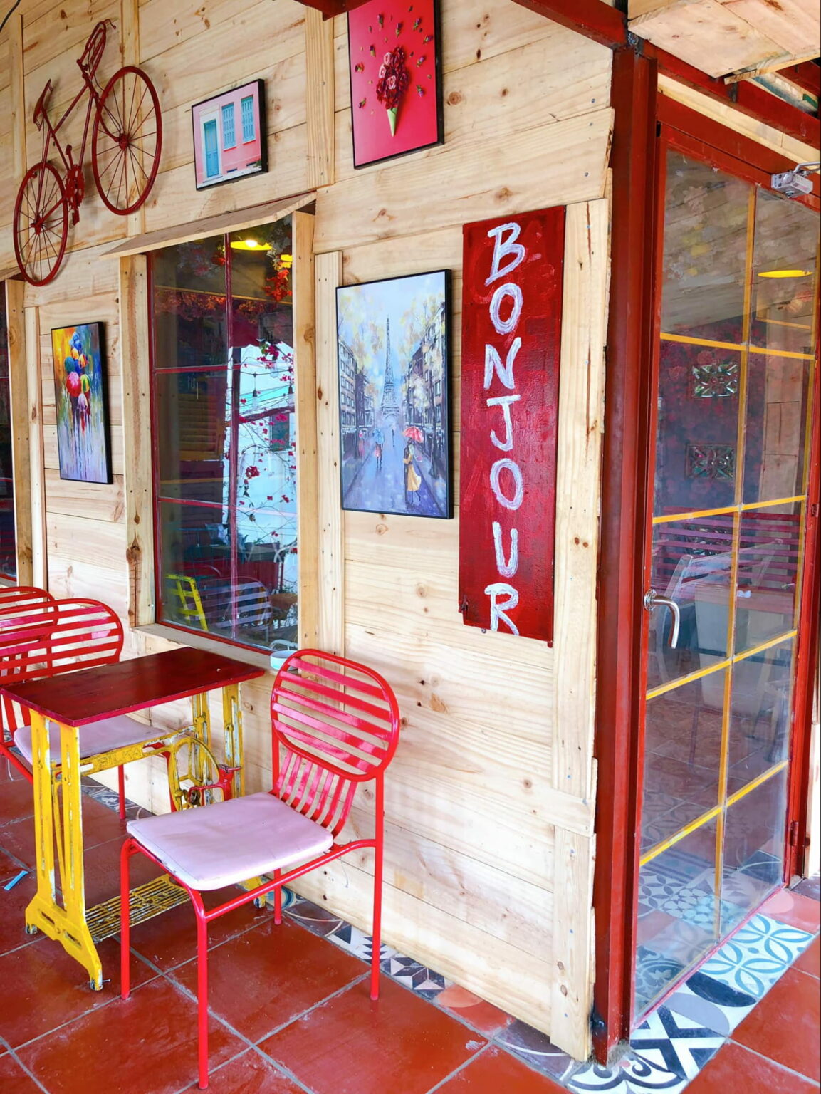 Bonjour Cafe The Art, Saigon: French-style With Flowers & Vintage Decor