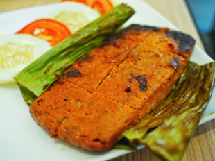 20 Famous Malaysian Snacks To Try Before You Die