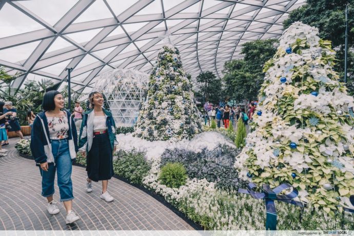 Jewel Changi Is Now A Frozen-Themed Wonderland With Light Shows & Snow ...