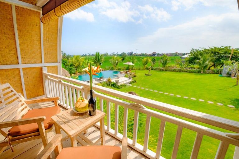 10 Gorgeous Bali Beach Resorts & Villas From $41/Night To Live The High ...