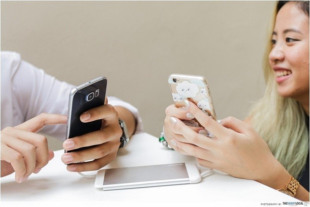 This 5-Step Technique Will Help You Disinfect Your Phone