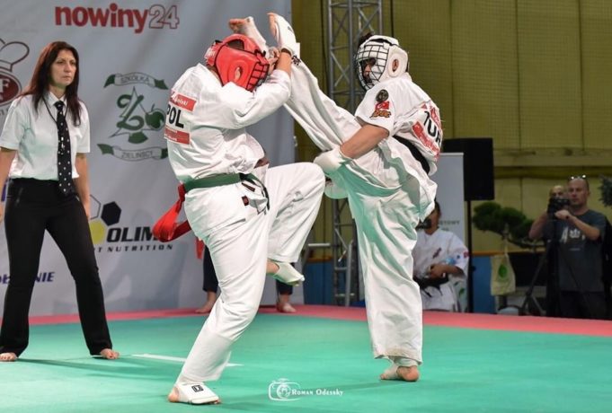 8 Easy Indoor Sports & Games For A Family Sports Day At Home