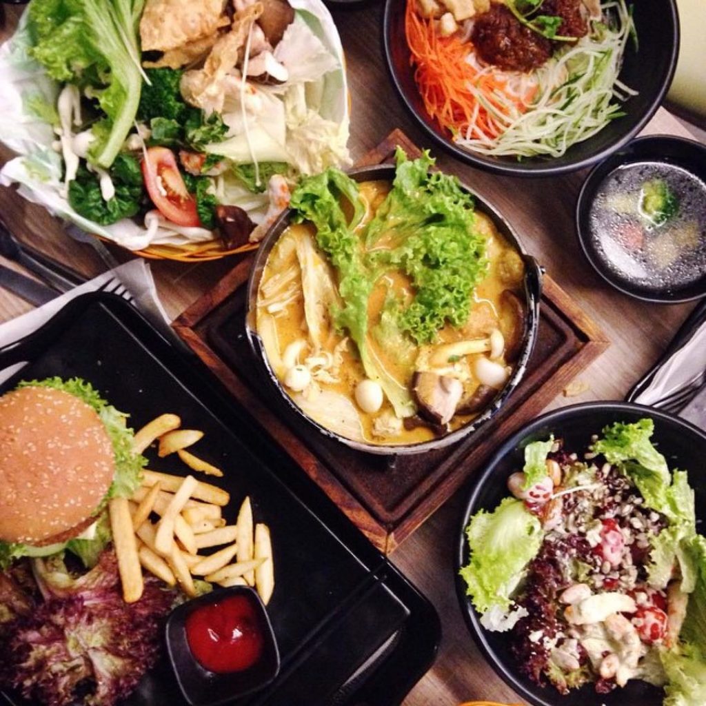 Shareable Food Delivery Options in Singapore - Meals, Drinks & Desserts