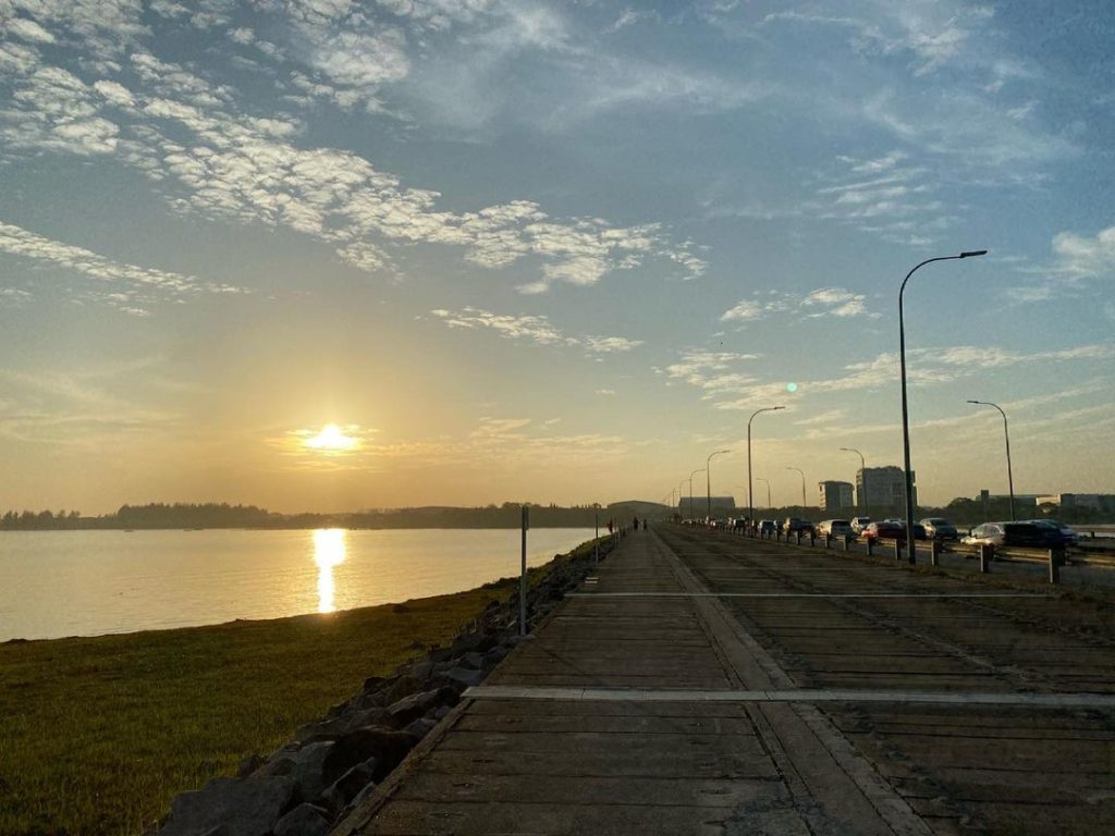 Yishun Dam: Ulu Scenic Lookout With IG-Worthy Waterfront Views
