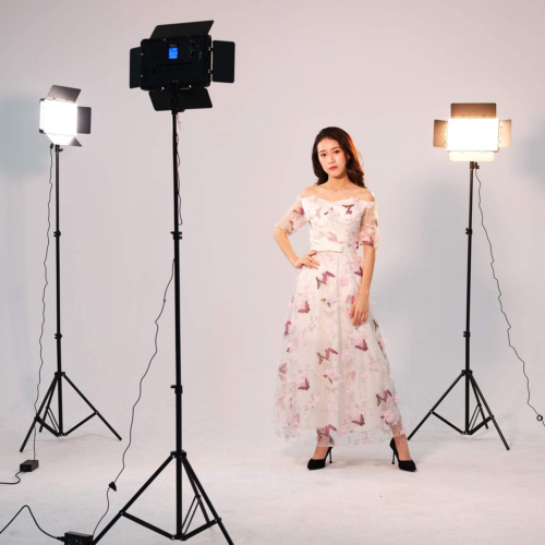 7 Tools Under $30 To Set Up A Photo Studio At Home For Self-Portraits