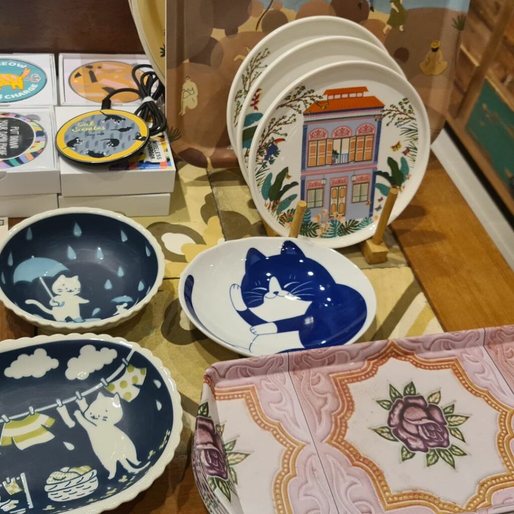 Cat Socrates: Cosy Gift Store With Knick-Knacks & Kitty "Shopkeepers"