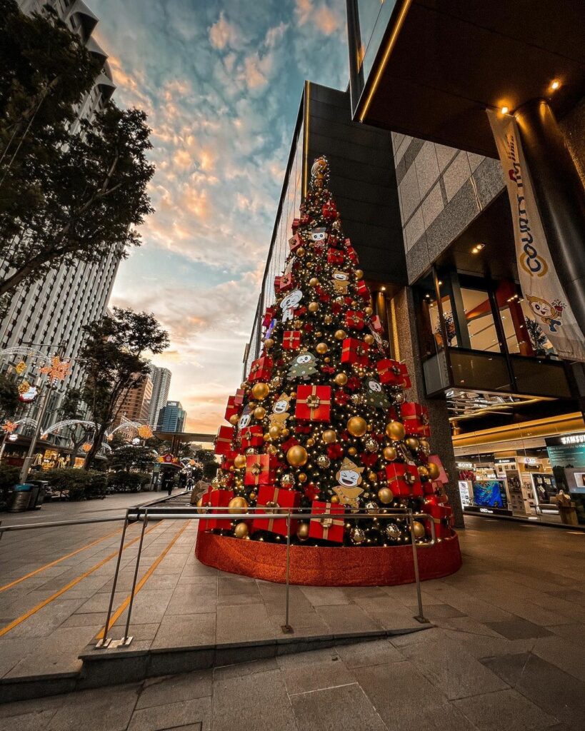 8 Best Places To See Christmas Lights & Decorations In Singapore 2021