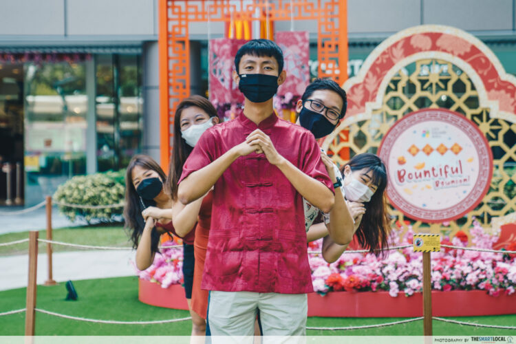 8 Group Poses Ranked From Most To Least Cheesy For CNY Photos