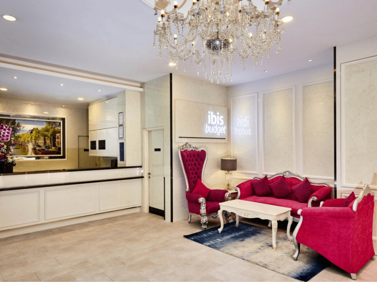 11 Big Hotel Rooms In Singapore To Jio Your Friends For Staycay