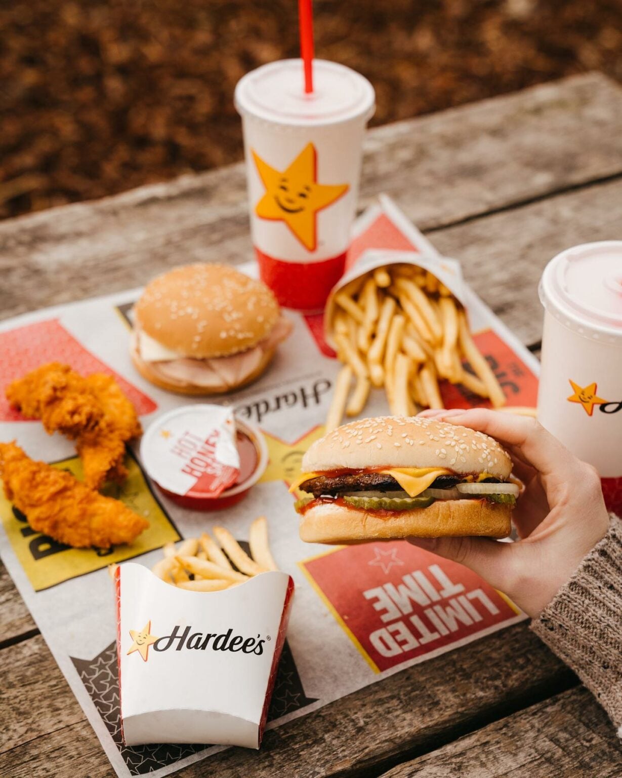 7 Old Fast Food Chains 80s & 90s Kids Know That Need To Return