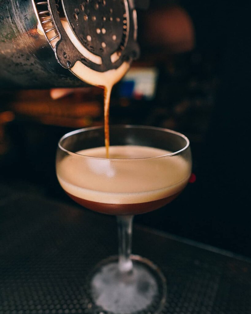 12 Best Bars In Singapore Open Till Late Night