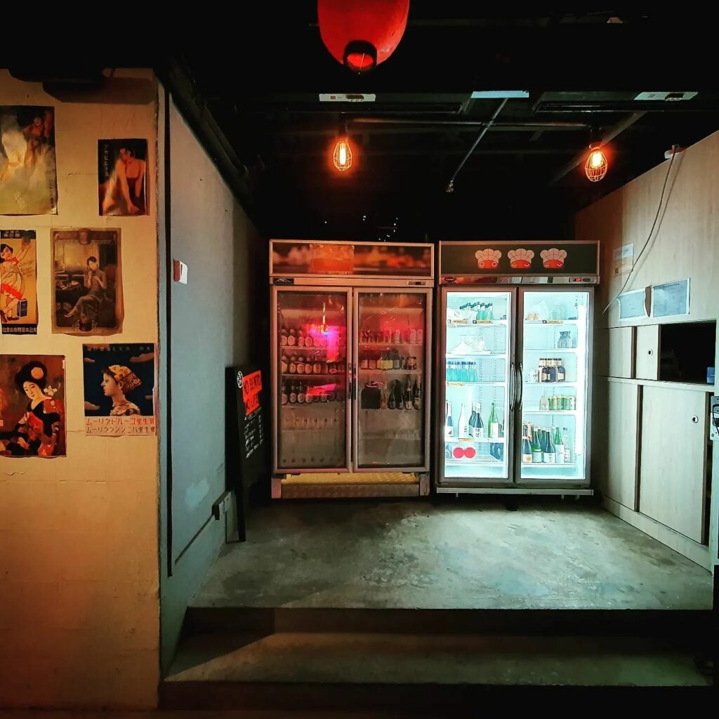 Hidden Bars In Singapore With Secret Entrances & No Signs