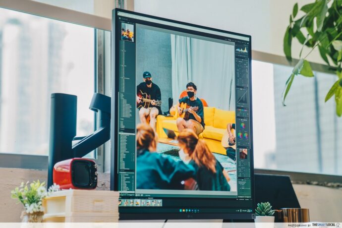 LG DualUp Monitor - Vertical Split View For Multitasking