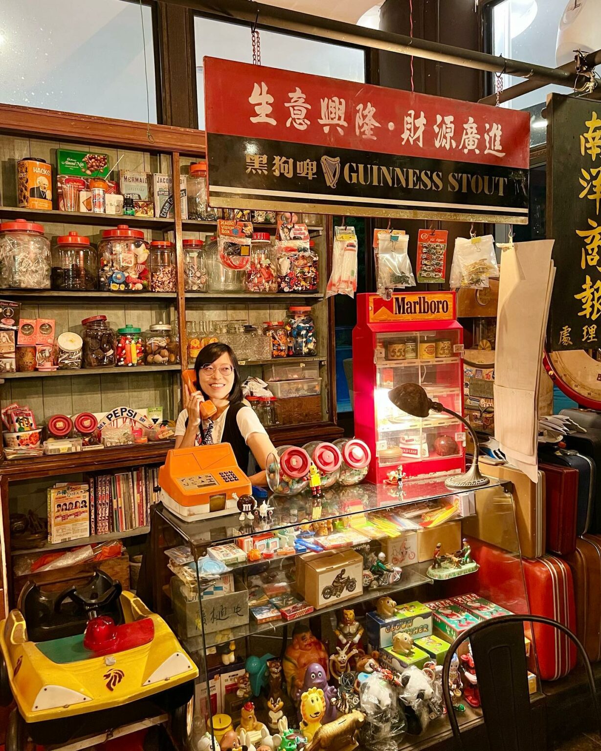 Old Habits Cafe Is An Aesthetic Retro Cafe With Mama Shop Vibes