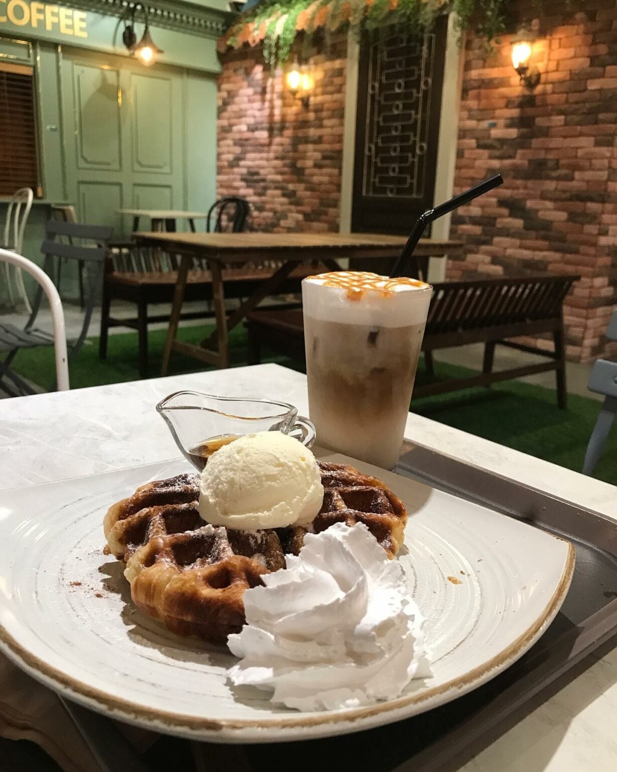 7 Unique Restaurants Around The World For Bizarre Foodie Experiences