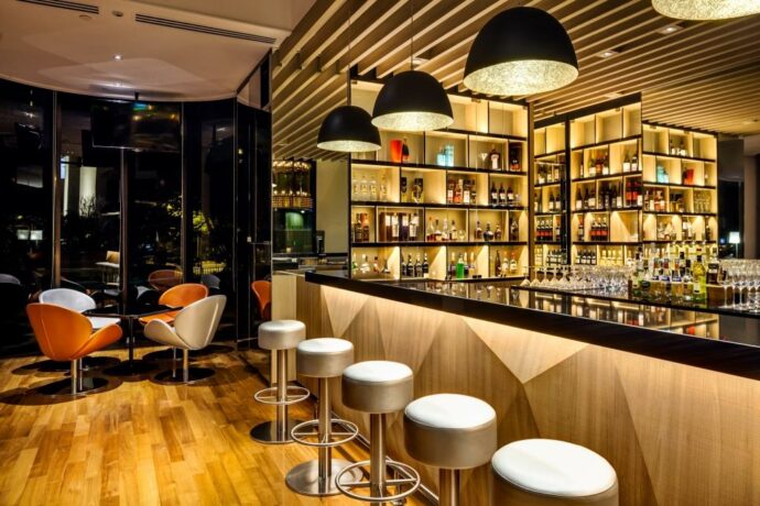 22 Best Bars In Singapore [2023]