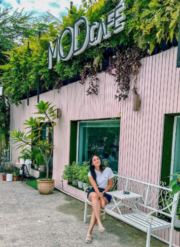 9 Unique Cafes In Singapore With & Food, Activities & Unique Shops