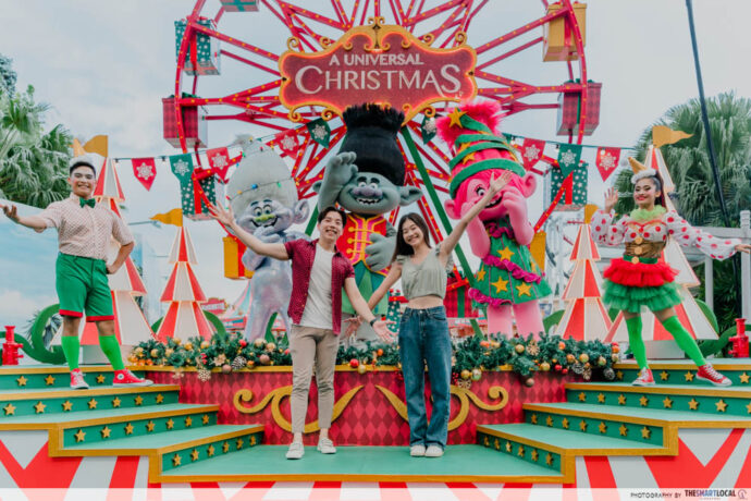 Universal Studios Singapore Has A Parade & Circus Acts This Christmas