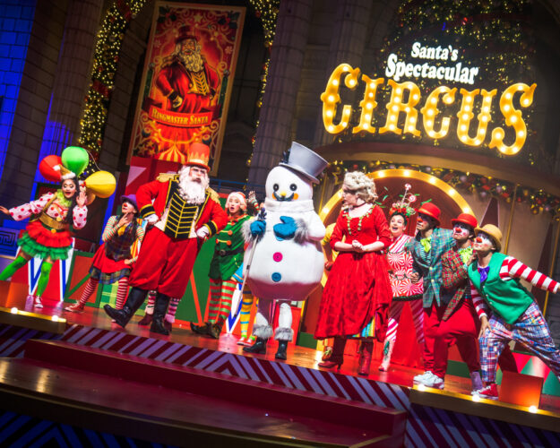 Universal Studios Singapore Has A Parade & Circus Acts This Christmas