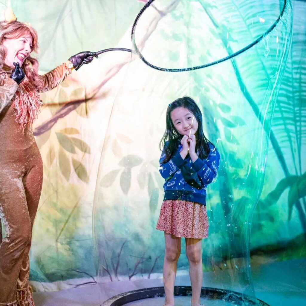 Christmas At KINEX - Free Bubble Show, Fun Workshops & Photo Ops