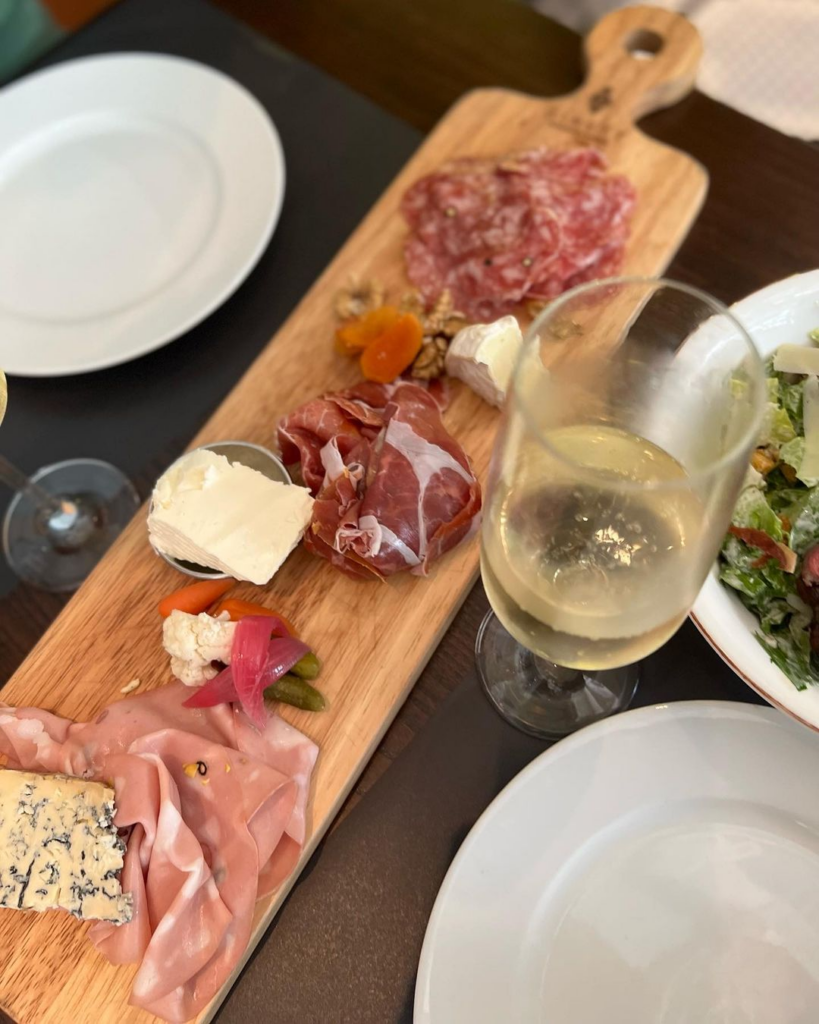 10 Best Wine Bars In Singapore For Romantic Date Nights