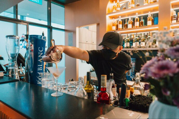 Overflow Is Changi Airport’s First Live Bar, $5 Beer Promo Till 1st ...