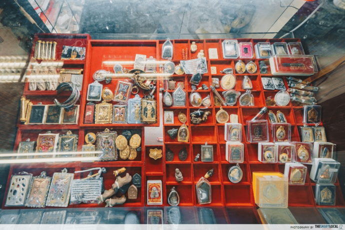Kwan Im Thong Hood Cho Temple: Famous Buddhist Temple At Bugis