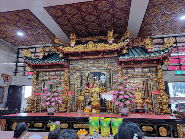 Kwan Im Thong Hood Cho Temple: Famous Buddhist Temple At Bugis