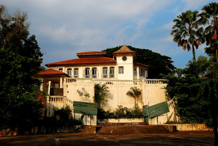 The Alkaff Mansion Has A Garden Cafe & Spanish Restaurants