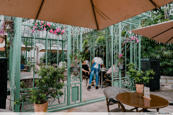 The Alkaff Mansion Has A Garden Cafe & Spanish Restaurants