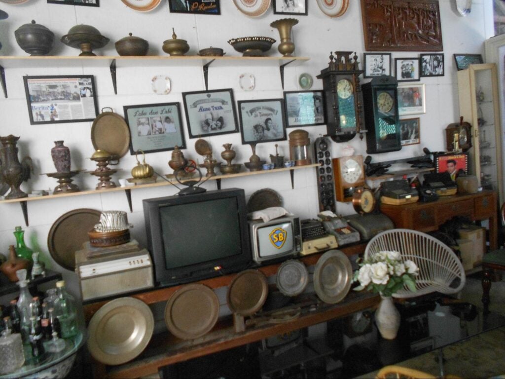 Malay Film Productions - Studio From 1940s Founded By Shaw Brothers