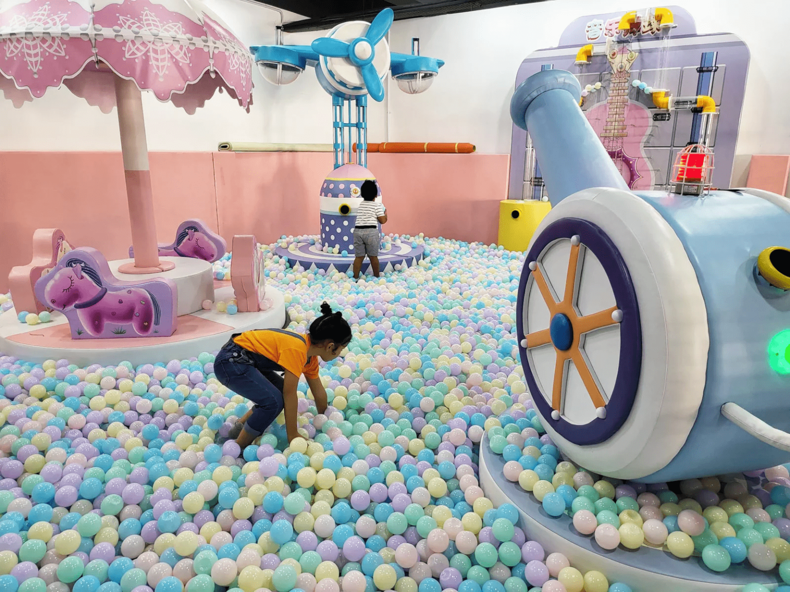 Bear & Bad Theme Museum: IG-Worthy Exhibits With TeamLab Vibes
