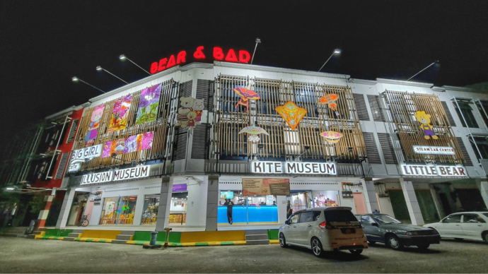 Bear & Bad Theme Museum: IG-Worthy Exhibits With TeamLab Vibes