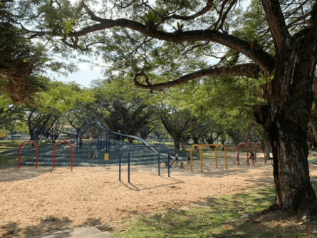 Pasir Ris Park: Quaint Coastal Park With Hedge Maze & Playground